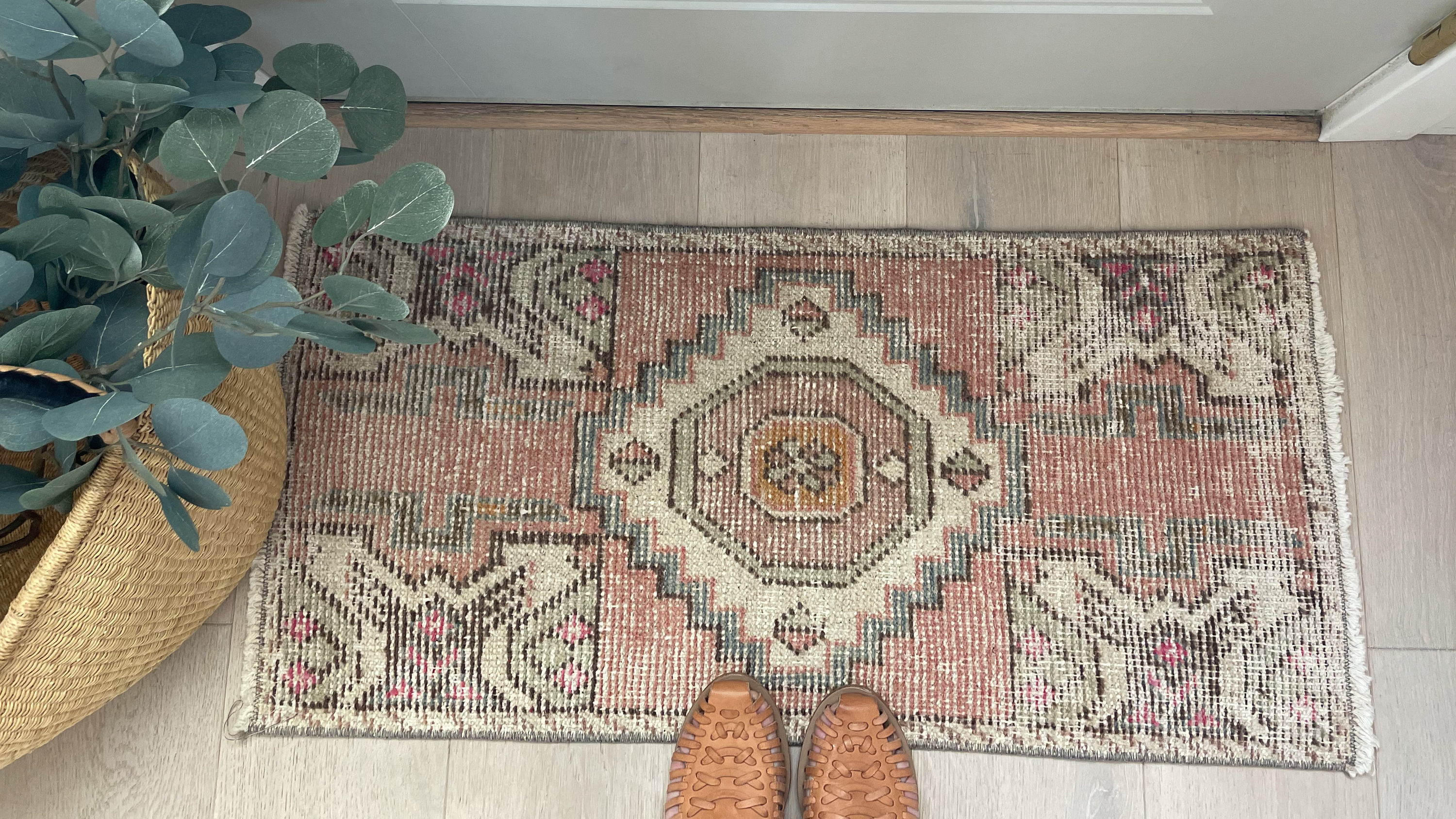 Small but Mighty - The Advantages of Mini Vintage Rugs – peony + olive